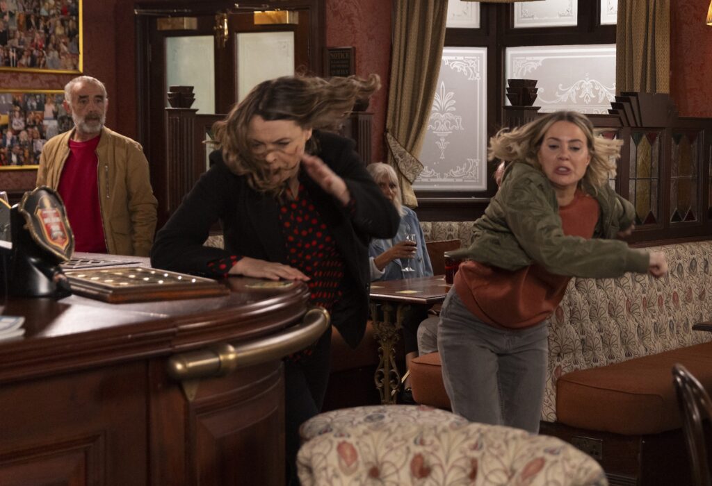5 Coronation Street spoilers for Fri, Nov 27: Abi and Tracy fight, and ...