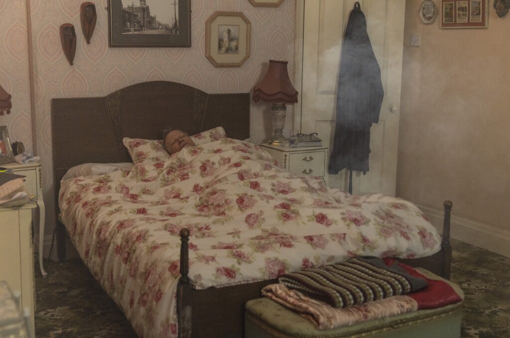 Upcoming Coronation Street Roy’s Rolls blaze sees fans fume over ...
